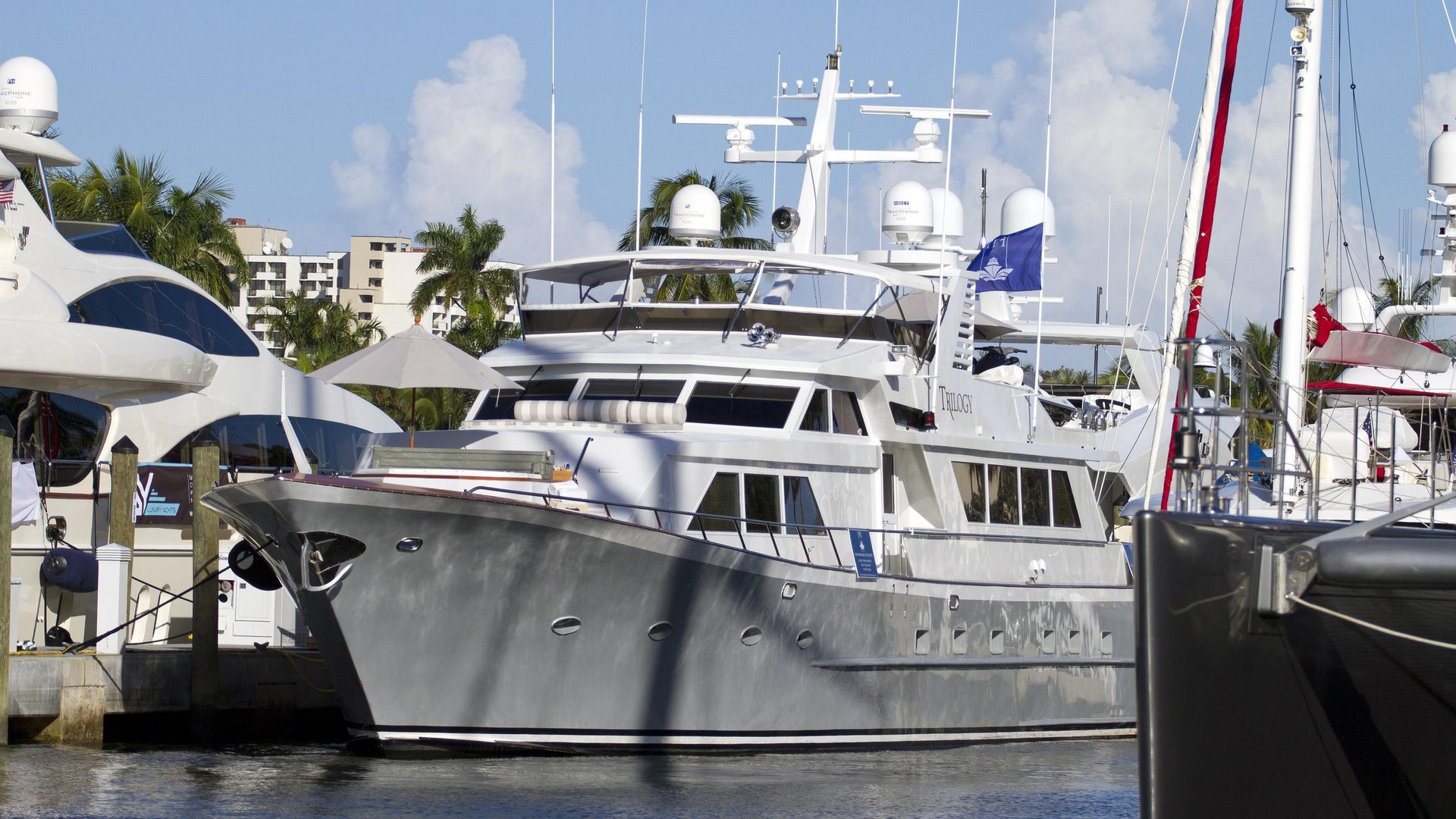 Trilogy yacht (Broward Marine, 31.39m, 1987)